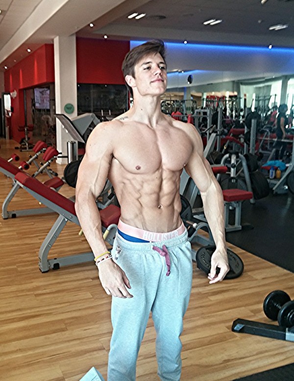 One On One With Fitness Model And WBFF Pro, Jesse Pretorius | FitNish.com