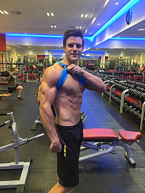 WBFF Pro Jesse Pretorius Shares His Chest And Ab Training Workouts And ...